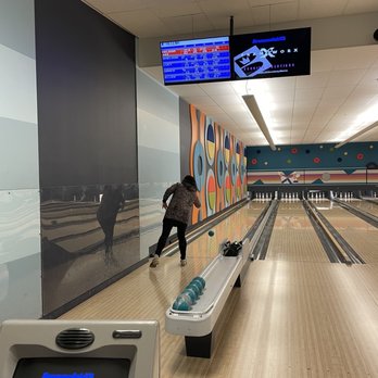 CHINOOK BOWLADROME - Updated January 2026 - 12 Photos - 1-6455 MacLeod ...