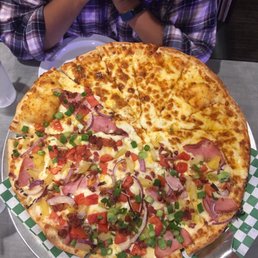ROUND TABLE PIZZA - Updated December 2025 - 166 Photos & 285 Reviews ...