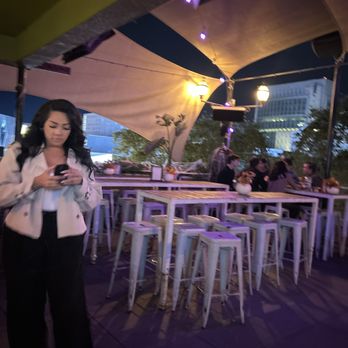 DARLING AVIARY - Updated November 2024 - 767 Photos & 628 Reviews - 712 ...