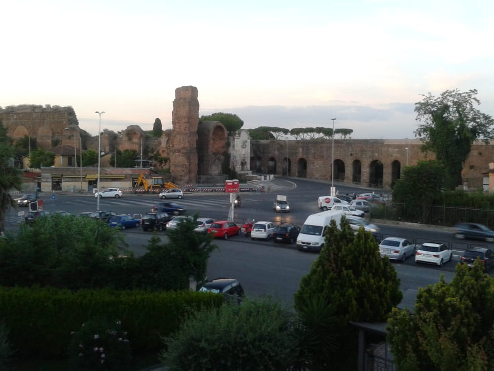 ACQUEDOTTO FELICE - Largo Appio Claudio 395, Roma, Italy - Bed ...