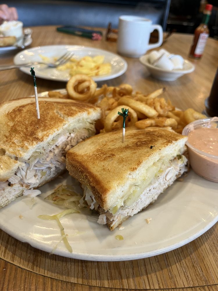 BEVERLY GLEN DELI - Updated December 2025 - 144 Photos & 223 Reviews ...