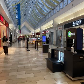 Christiana Mall De Directory