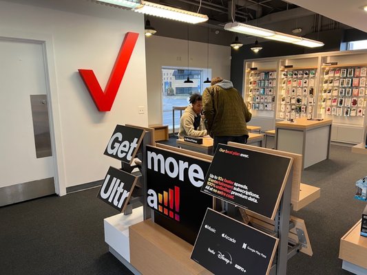 VERIZON AUTHORIZED RETAILER - RUSSELL CELLULAR - Updated December 2025 ...