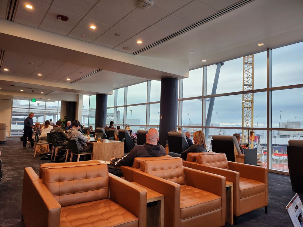 ALASKA AIRLINES LOUNGE - CONCOURSE D - Updated January 2026 - 66 Photos ...