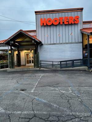 HOOTERS - Updated March 2026 - 79 Photos & 103 Reviews - 5112 Market St ...