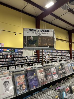 MAD MONK - Updated January 2026 - 28 Reviews - 5577 N Blackstone Ave ...