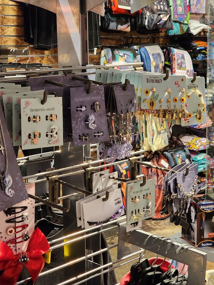 HOT TOPIC - Updated July 2025 - 62 Photos & 41 Reviews - 1689 Arden Way ...