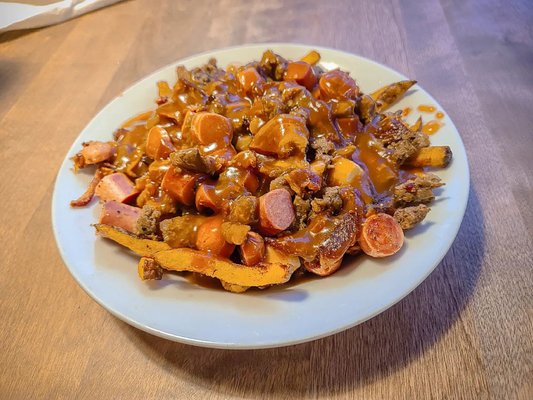 POUTINEVILLE - Updated August 2025 - 177 Photos & 117 Reviews - 1348 ...