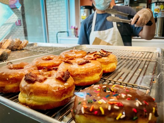 EARLY BIRD DONUTS - Updated April 2025 - 172 Photos & 187 Reviews ...
