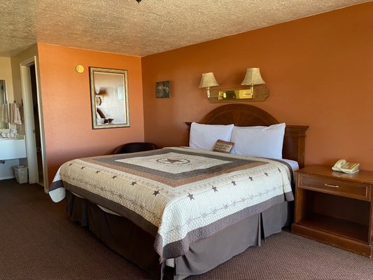 BROKEN SPUR INN & STEAKHOUSE - Updated January 2026 - 91 Photos & 83 ...