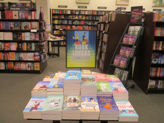 BARNES & NOBLE - WARWICK - Updated March 2025 - 33 Photos & 42 Reviews ...