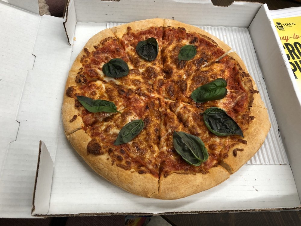 FLO’S PIZZERIA - 24 Photos & 47 Reviews - 4494 Plainfield Ave NE, Grand ...