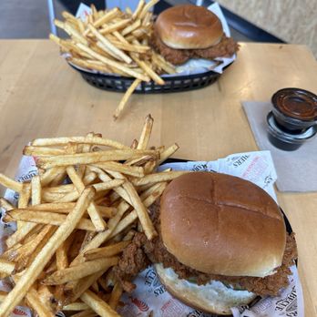 CLUCKERS - Updated November 2024 - 145 Photos & 95 Reviews - 600 S ...