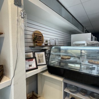 BEYOND PASTRY STUDIO - 334 Photos & 73 Reviews - 1067 Alakea St ...