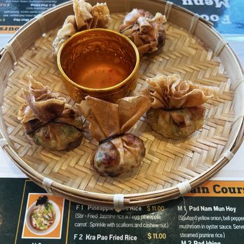 MAH KIN - Updated October 2025 - 27 Photos & 17 Reviews - 5210 Brainerd ...