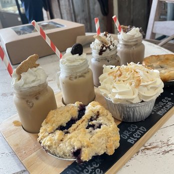 VICTORY PIE - Updated April 2025 - 127 Photos & 91 Reviews - 110 S Pine ...