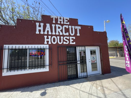 THE HAIRCUT HOUSE - Updated March 2025 - 13 Photos - 3344 N 27th Ave ...