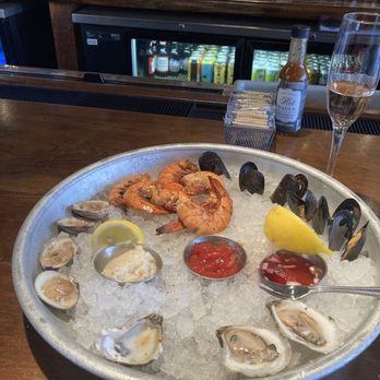 AMEN STREET FISH & RAW BAR - 1415 Photos & 1329 Reviews - 205 East Bay ...