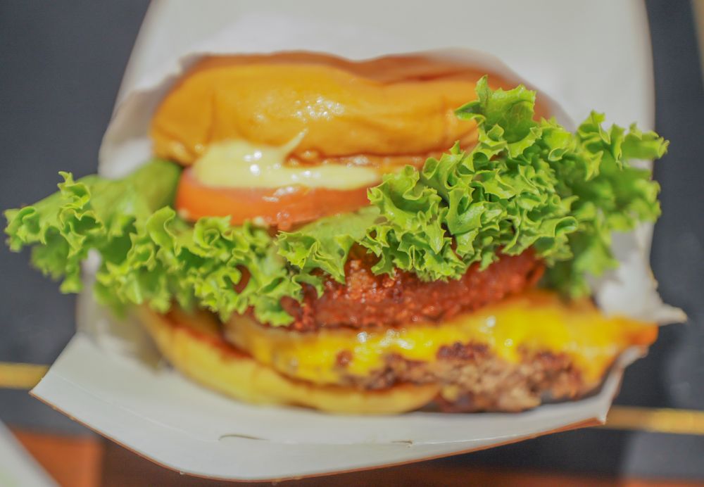 SHAKE SHACK WOBURN - Updated October 2025 - 42 Photos & 83 Reviews ...