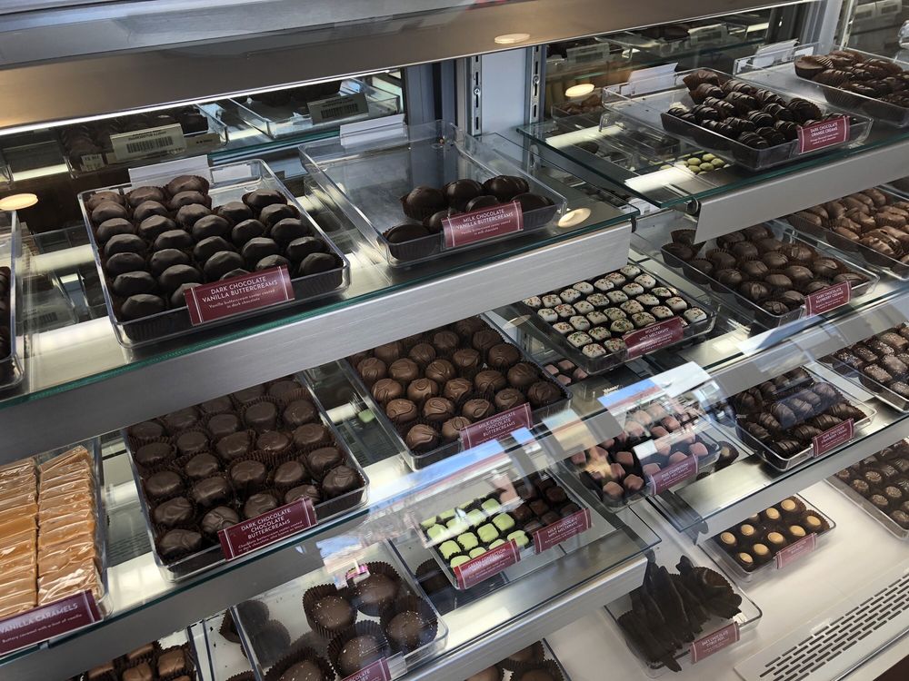 FANNIE MAY CANDIES - Updated April 2025 - 505 Fox Valley Ctr, Aurora ...