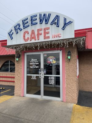 FREEWAY CAFE - Updated October 2025 - 90 Photos & 91 Reviews - 465 S ...