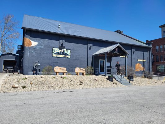 FOXES TRAIL - 112 Photos & 89 Reviews - 305 S Main St, Kokomo, Indiana ...