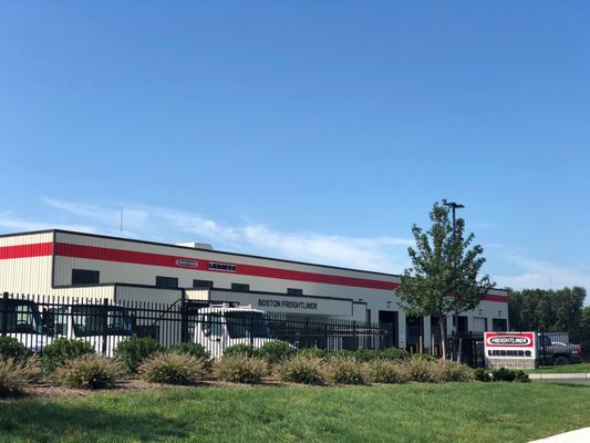 BOSTON FREIGHTLINER - Updated January 2026 - 2 Rivergreen Dr, Everett ...