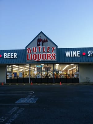 OUTLET LIQUORS - Updated October 2025 - 13 Photos & 76 Reviews - 19724 ...