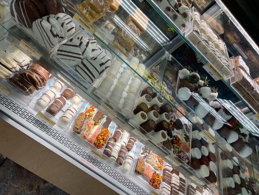 QUINTESSENTIAL SWEETS - Updated December 2025 - 226 Photos & 105 ...