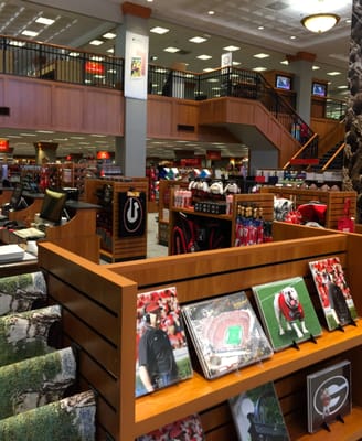 UNIVERSITY OF GEORGIA BOOKSTORE - Updated October 2024 - 10 Photos - 40 ...
