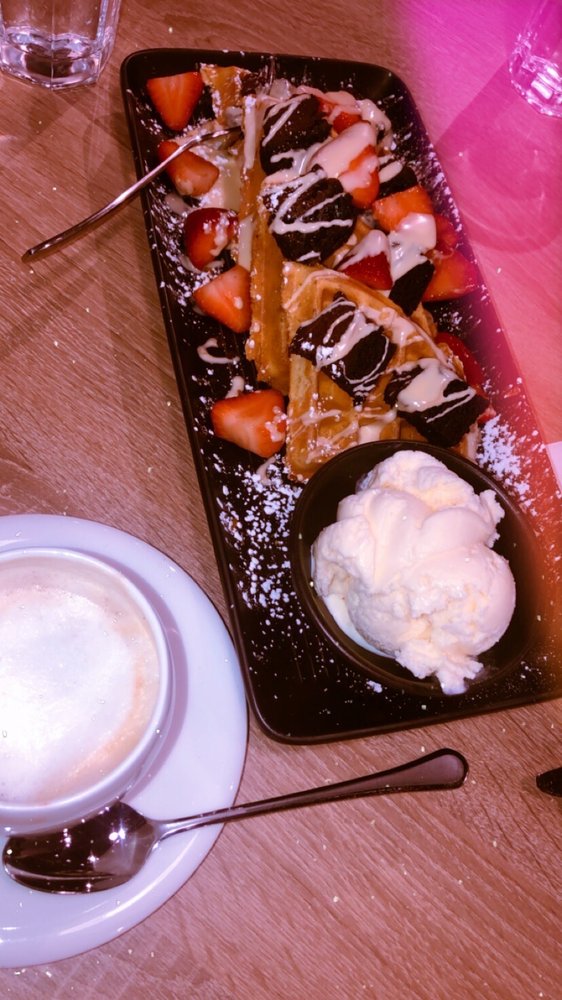 D SPOT DESSERT CAFE - 57 Photos & 26 Reviews - 933 17th Avenue SW ...