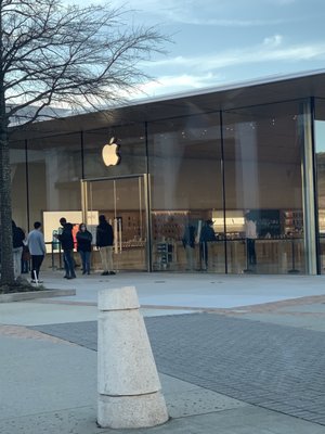 APPLE SOUTHPOINT - Updated December 2024 - 28 Photos & 190 Reviews ...