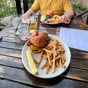 RACEWAY BAR & GRILL - Updated April 2025 - 711 E Washington St, Slinger ...