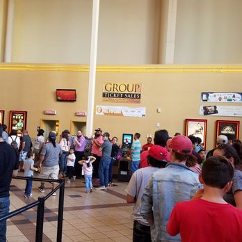 REGAL THE LOOP - Updated June 2024 - 128 Photos & 112 Reviews - 3232 N ...