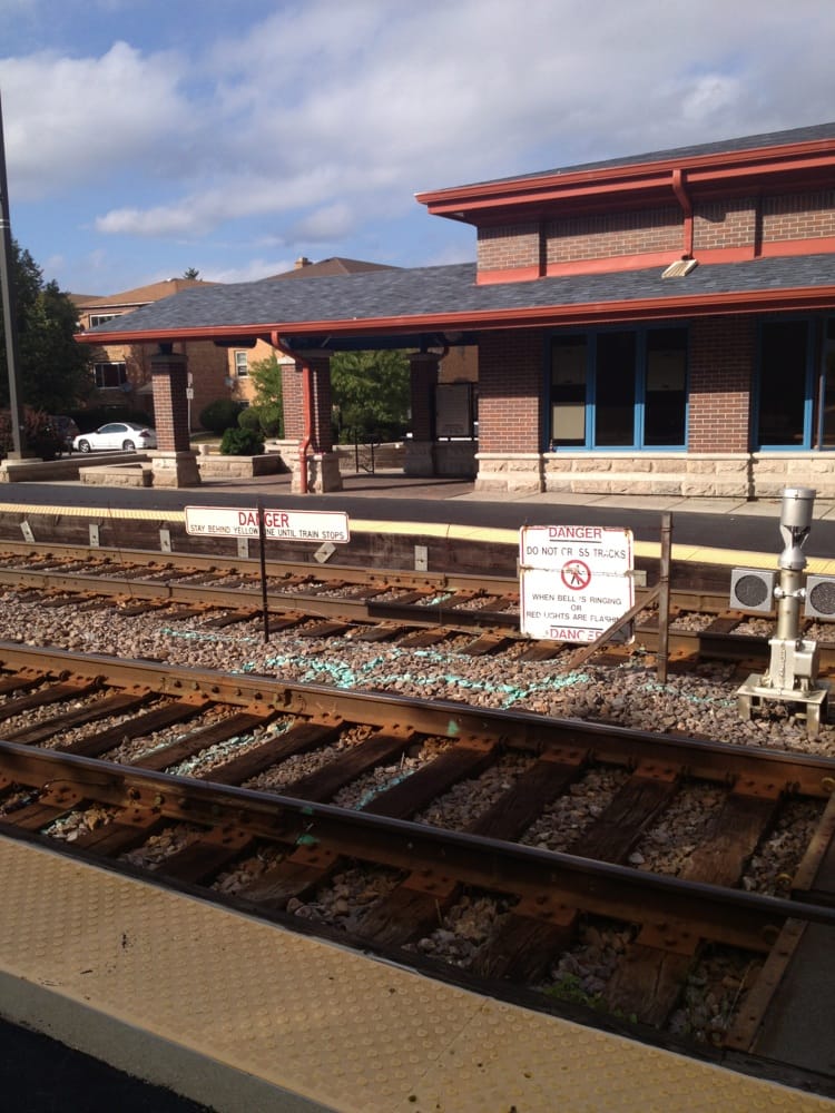 EDISON PARK METRA STATION - Updated February 2025 - 6730 N Olmsted ...