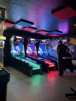 QUARTERS ARCADE BAR - Updated July 2025 - 94 Photos & 130 Reviews - 5 E ...