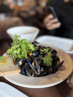 THE QUAYS IRISH RESTAURANT - Updated May 2026 - 401 Photos & 263 ...