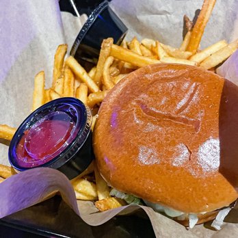 MOVIEHOUSE & EATERY BY CINEPOLIS - Updated March 2025 - 132 Photos ...