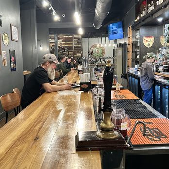 TRAPPEZE PUB - Updated October 2025 - 301 Photos & 572 Reviews - 269 N ...