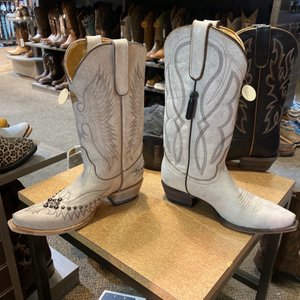 BOOT BARN - 76 Photos & 35 Reviews - 318 Broadway, Nashville, Tennessee ...
