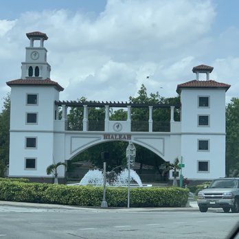 HIALEAH ENTRANCE PLAZA - Updated September 2025 - 31 Photos - 399 E ...