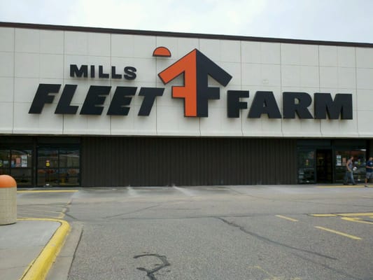 FLEET FARM - Updated August 2025 - 21 Reviews - 1001 Industrial St ...