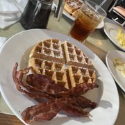 LANDMARK DINER RESTAURANT - 338 Photos & 386 Reviews - 4429 Central Ave ...