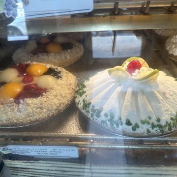 B & W BAKERY - Updated May 2025 - 364 Photos & 340 Reviews - 614 Main ...