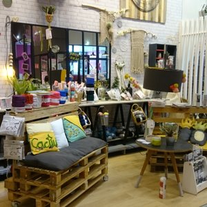 MORA - Updated August 2024 - 10 Photos & 22 Reviews - 13 Rue Montmartre ...