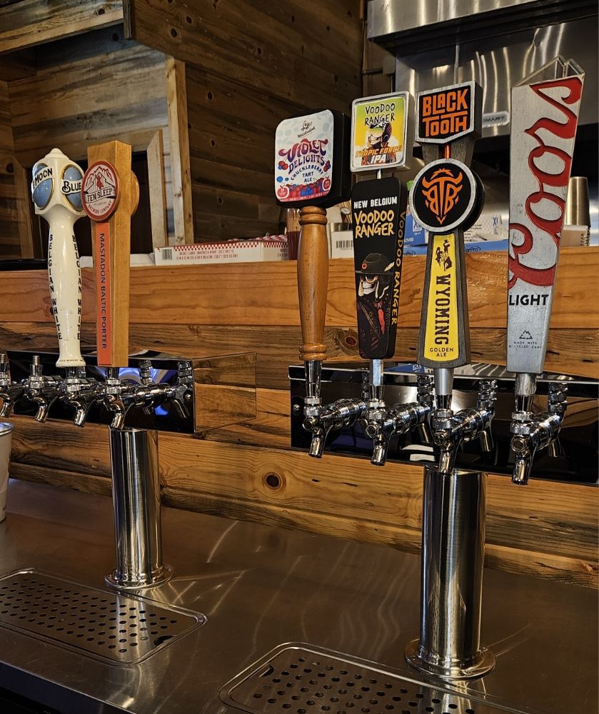 LIQUID COURAGE SPORTS BAR & GRILL - Updated May 2024 - 32 Photos - 592 ...