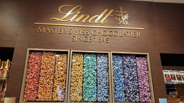 LINDT CHOCOLATE SHOP - 45 Photos & 63 Reviews - 704 Boylston Street ...