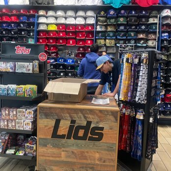 LIDS - Updated December 2025 - 16 Photos & 33 Reviews - 14006 Riverside ...