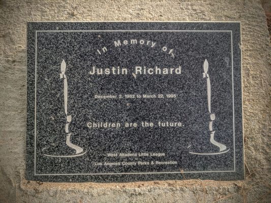 ALTADENA TRIANGLE PARK - Updated December 2024 - 15 Photos - 800 E ...