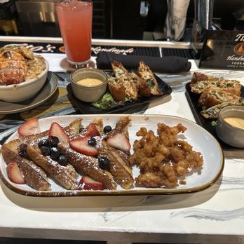 TABLE 22 - Updated April 2025 - 199 Photos & 109 Reviews - 4924 E Busch Blvd, Tampa, Florida ...